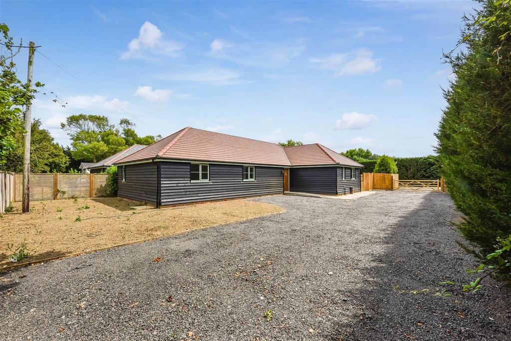 Chalk Lane, Sidlesham 3 bed bungalow - £495,000
