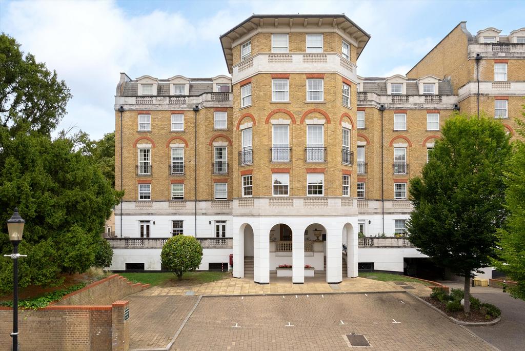 Chapman Square, London, SW19 3 bed flat for sale - £775,000