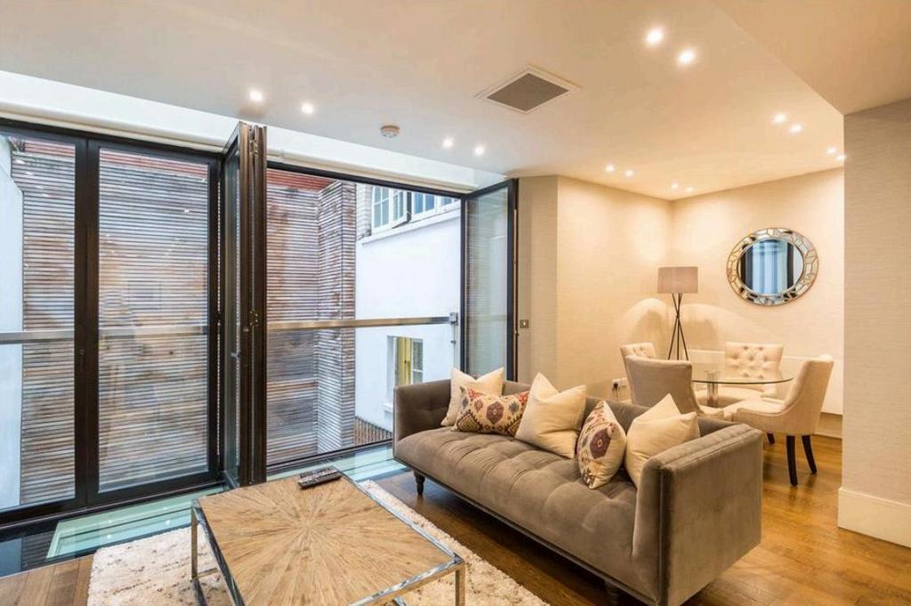 Seaford Court, Great Portland Street... 2 bed flat - £4,983 pcm (£1,150 pw)