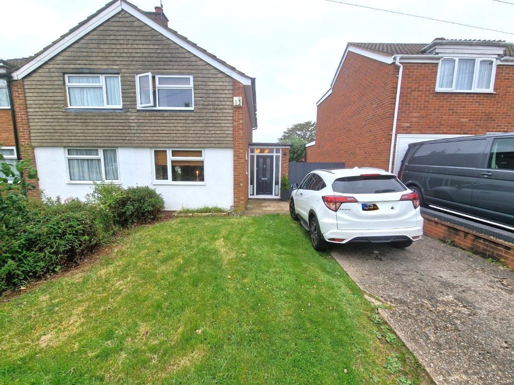 Limbury Mead, Luton LU3 2 bed semi-detached house - £315,000