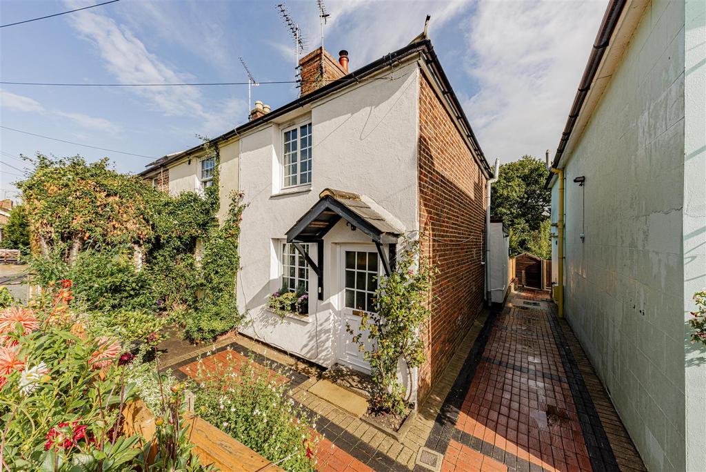 Harris' Alley, Canterbury CT3 2 bed end of terrace house for sale - £280,000