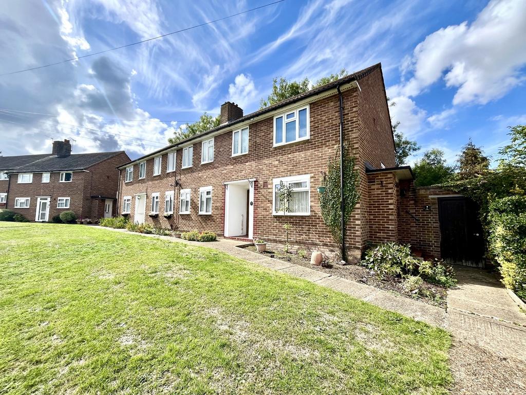 Albury Road, Chessington, Surrey. KT9... 2 bed maisonette for sale - £ ...