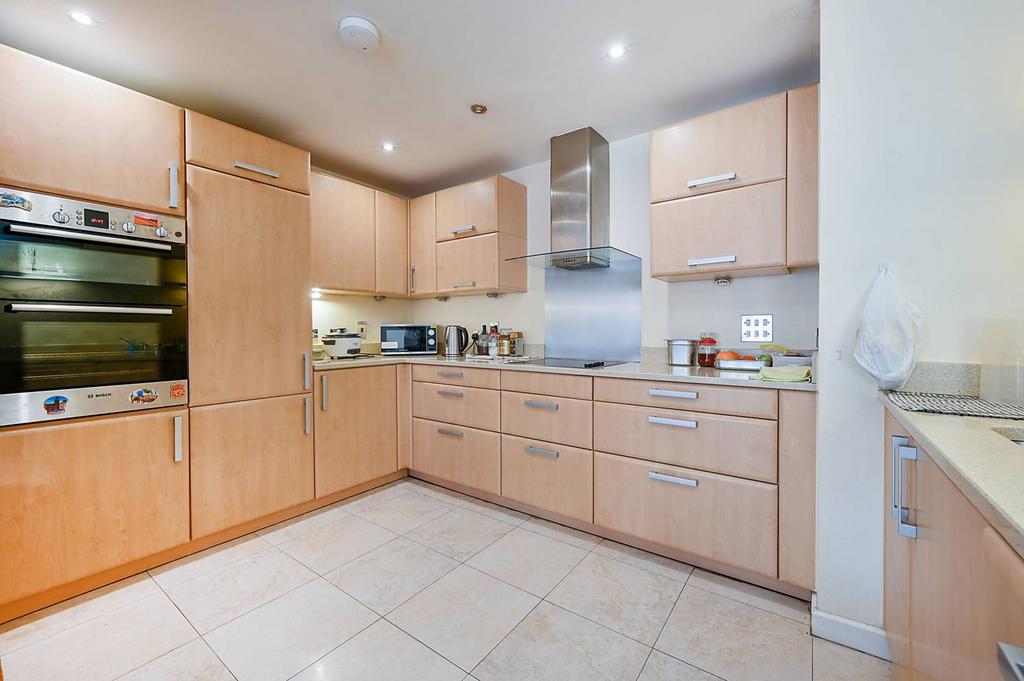 Graham Road, Acton Green, London, W4 2 bed flat to rent - £2,600 pcm (£ ...