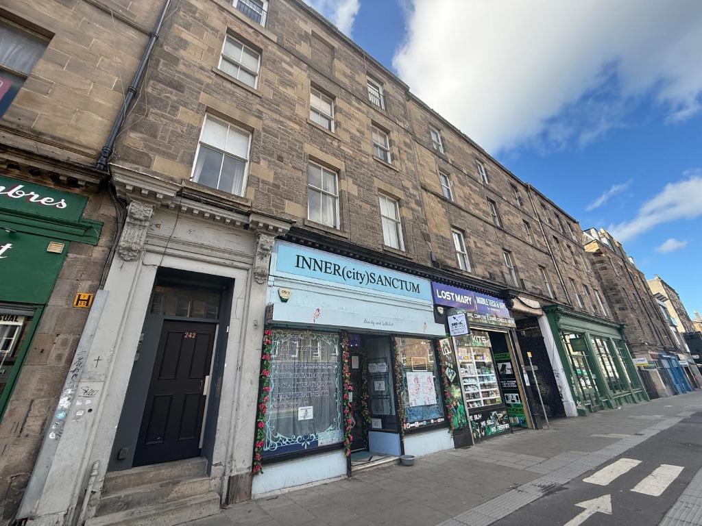 Leith Walk, Leith, Edinburgh, EH6 2 bed flat - £1,250 pcm (£288 pw)