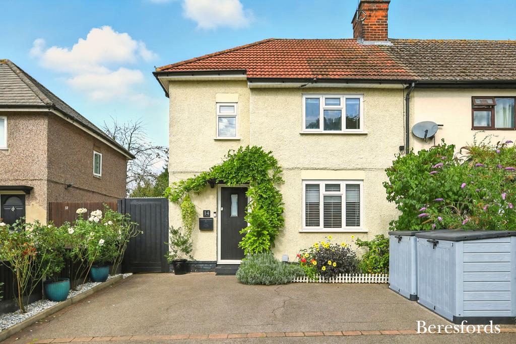 Wash Road, Hutton, CM13 3 bed semi-detached house - £450,000