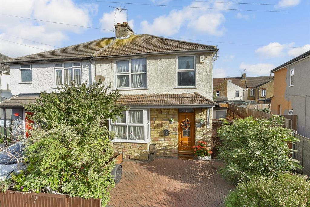 Coronation Road, Sheerness ME12 3 bed semi-detached house - £172,000
