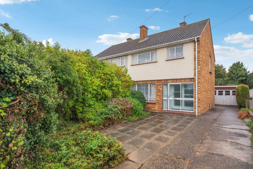 Wellingham Avenue, Hitchin, SG5 3 bed semi-detached house - £500,000