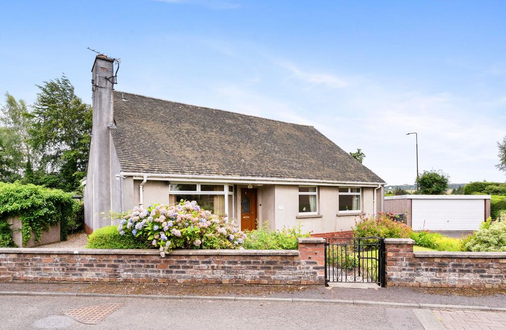 Queen's Avenue, Broxburn, EH52 5 bed detached house - £325,000