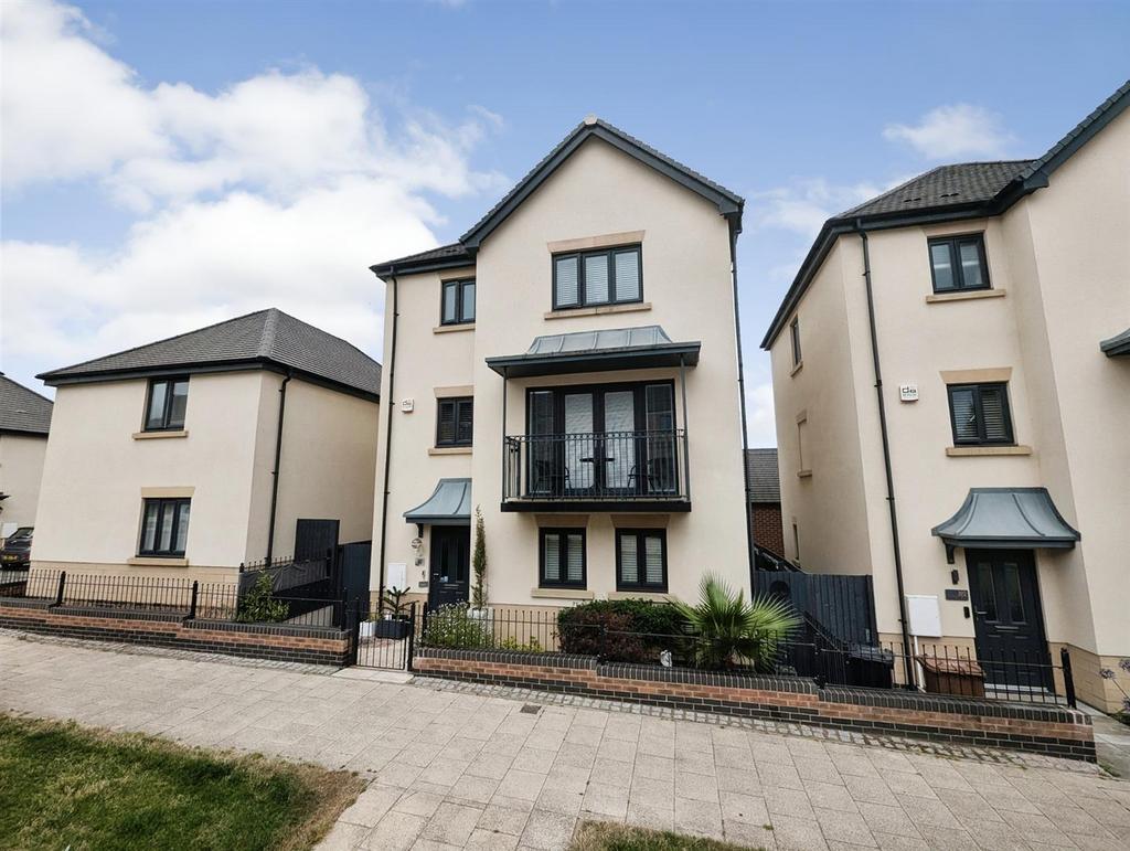 The Avenue, Corby NN17 4 bed detached house for sale - £360,000