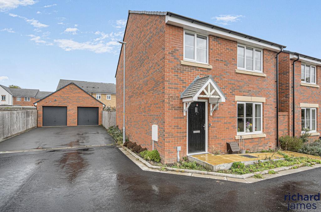 Homeleaze, Swindon, SN1 4 bed detached house - £440,000