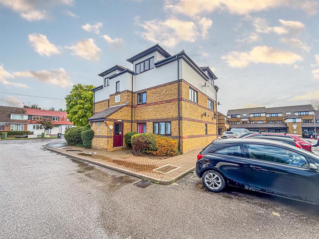 Hedingham Place, Rectory Road... 2 bed flat - £200,000