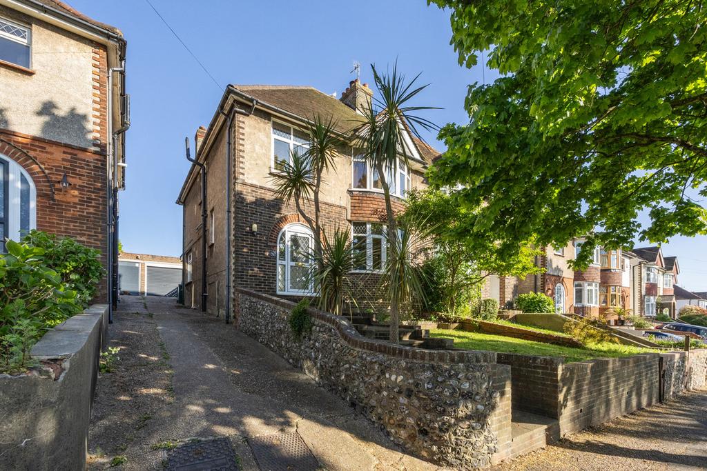 Hangleton Road, Hove 3 bed semi-detached house for sale - £650,000