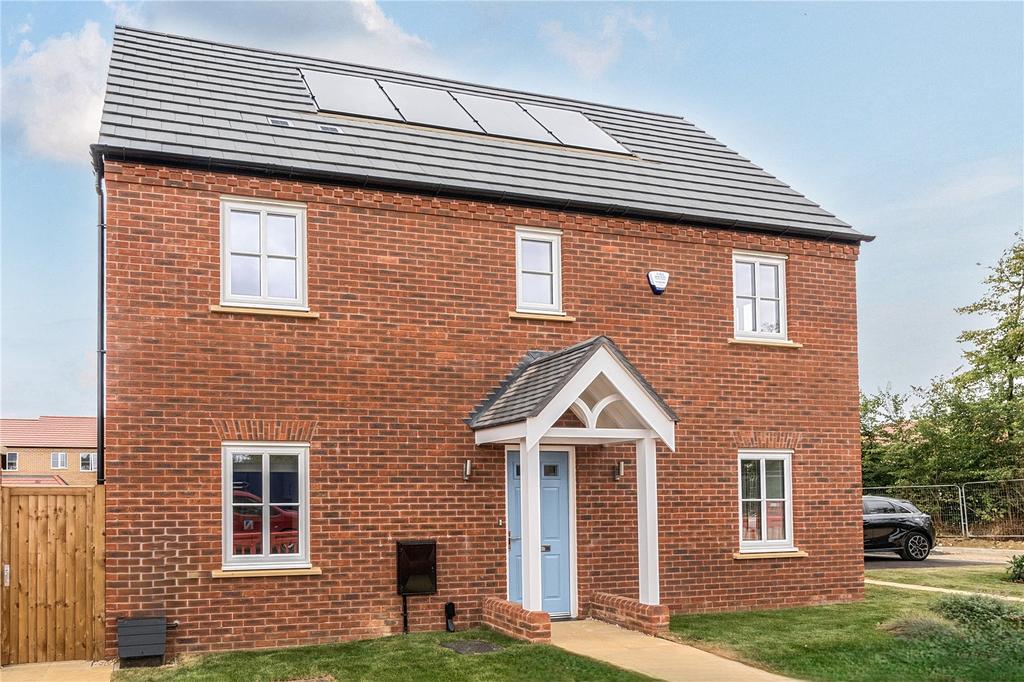 Cygnet Close, Upton, Northampton, NN5 3 bed house - £1,400 pcm (£323 pw)