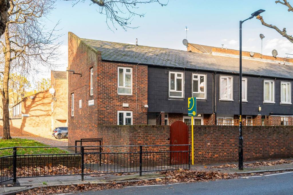 John Ruskin Street, Walworth, London... 3 bed end of terrace house - £ ...