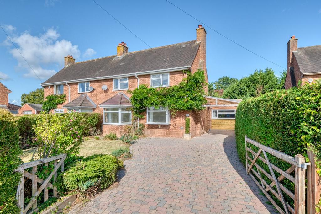 Grange Road, Lower Broadheath, WR2 3 bed semi-detached house for sale ...