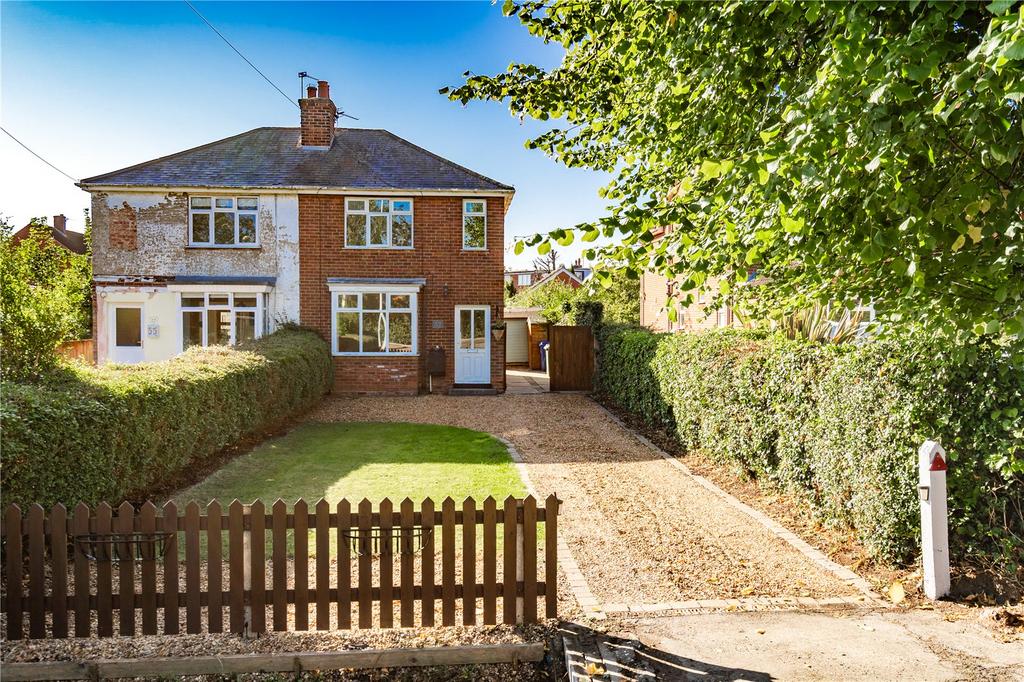 Barnoldby Road, Waltham, Grimsby, DN37 2 bed semi-detached house - £165,000