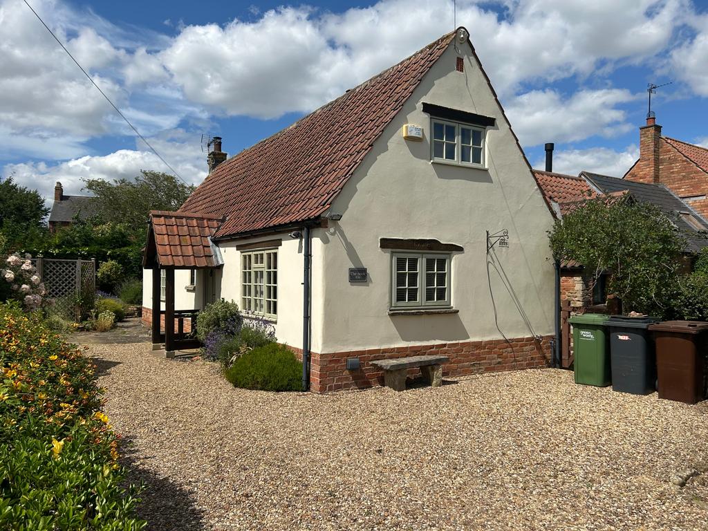 Stathern Lane, Harby LE14 2 bed cottage - £375,000