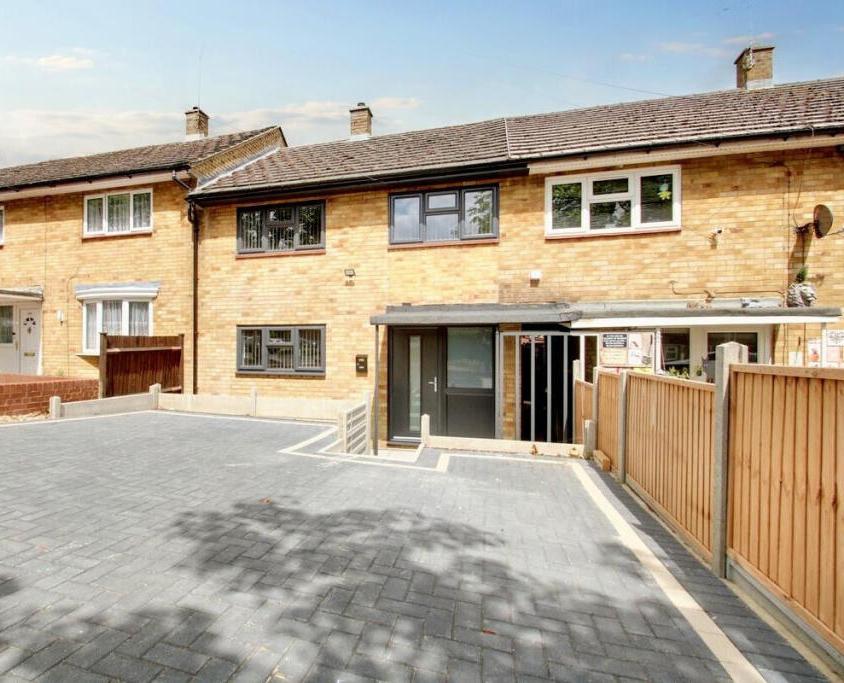 Shephall Way Stevenage SG2 9RL 3 bed terraced house - £2,000 pcm (£462 pw)