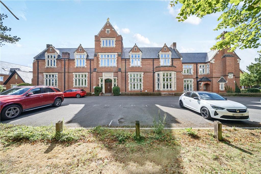 Enborne Road, Newbury, Berkshire, RG14 3 bed apartment - £1,800 pcm (£ ...