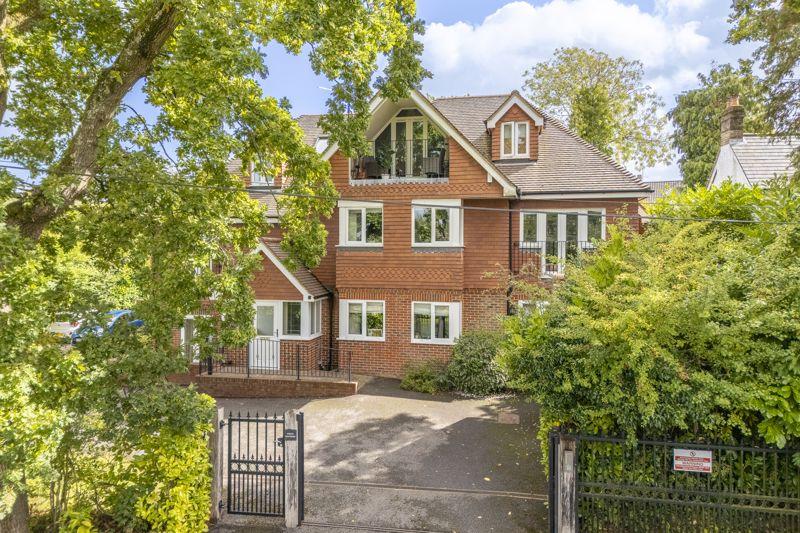 Beacon Gardens, Crowborough 2 bed penthouse for sale - £375,000