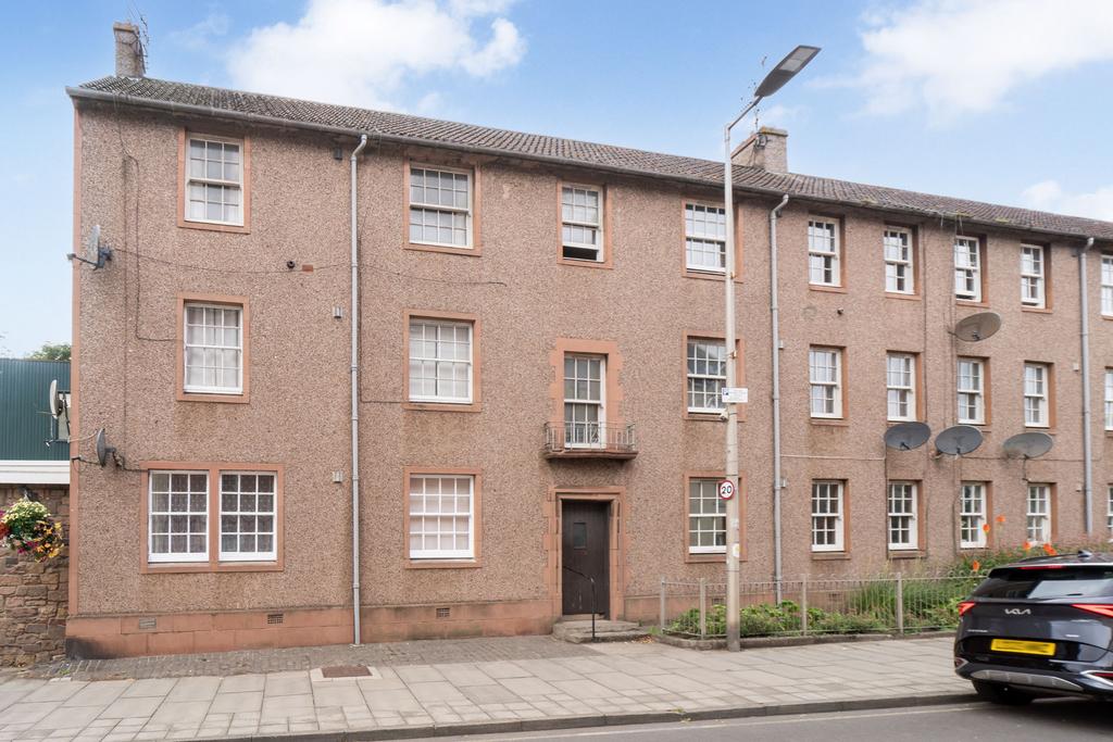 23a, Hardgate, Haddington, EH41 3JS 2 bed ground floor flat - £125,000