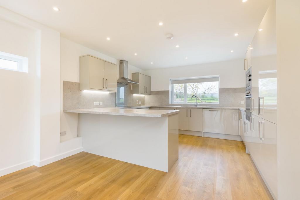 Horton Road, Bristol BS37 4 bed semi-detached house - £1,950 pcm (£450 pw)