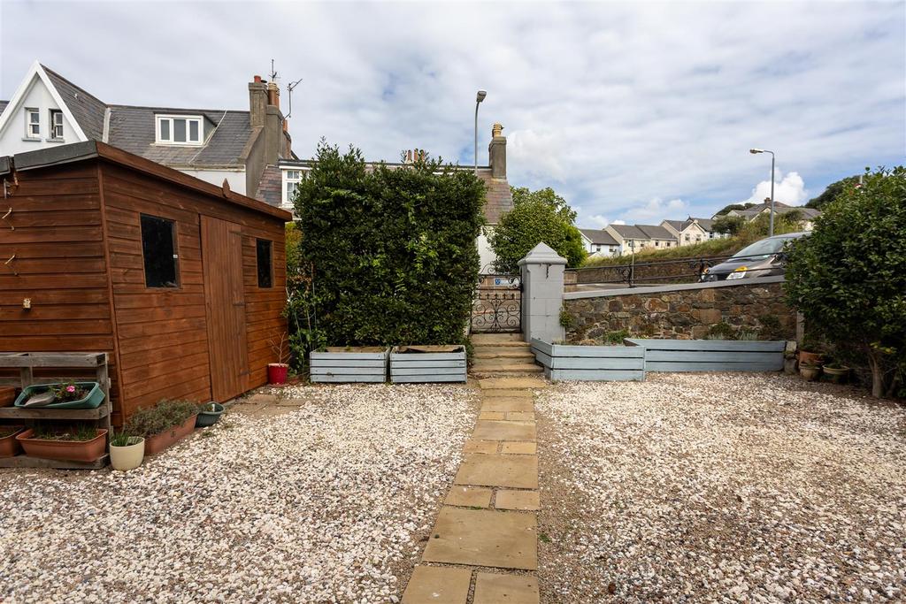 Tower Road, St Helier JE2 1 bed flat - £1,550 pcm (£358 pw)