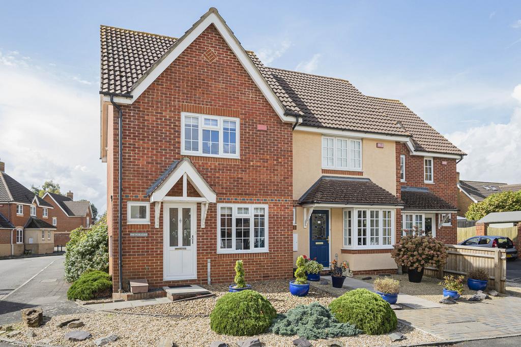 Ouse Close, Didcot, OX11 2 bed end of terrace house - £320,000