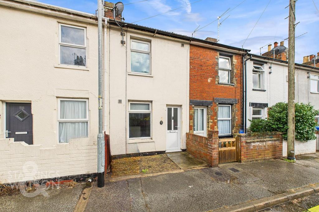 Arnold Street, Lowestoft 2 bed terraced house - £800 pcm (£185 pw)