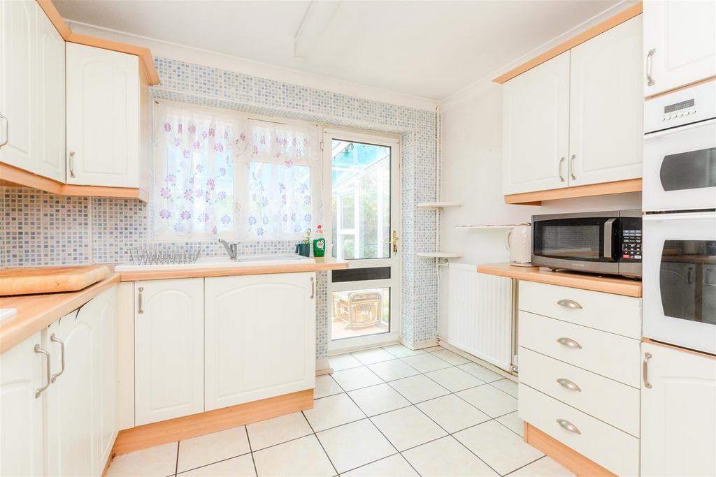 Mitchem Close, Sevenoaks TN15 1 bed semi-detached bungalow - £231,500
