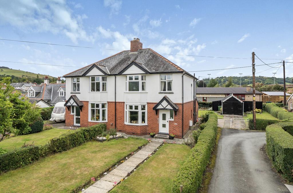 Hillfield, Llanidloes, Powys, SY18 3 bed semi-detached house - £265,000