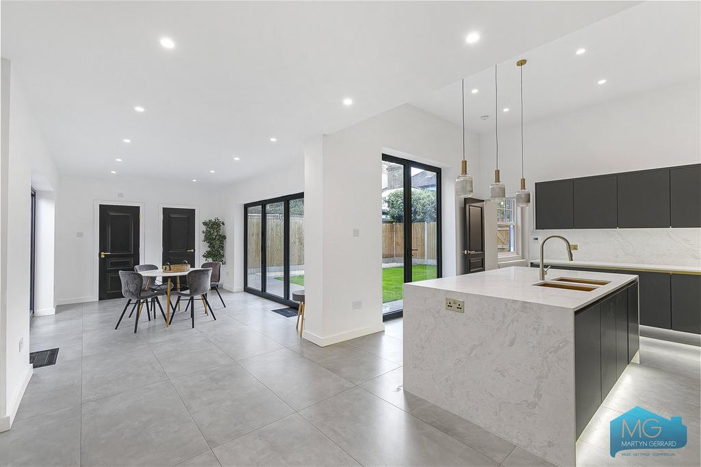 Puller Road, Barnet, EN5 4 bed semi-detached house - £850,000