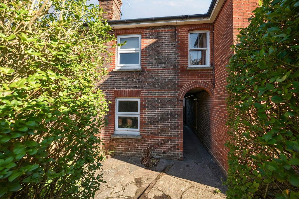 Hartfield Road, RH18 5BY 3 bed end of terrace house for sale - £350,000