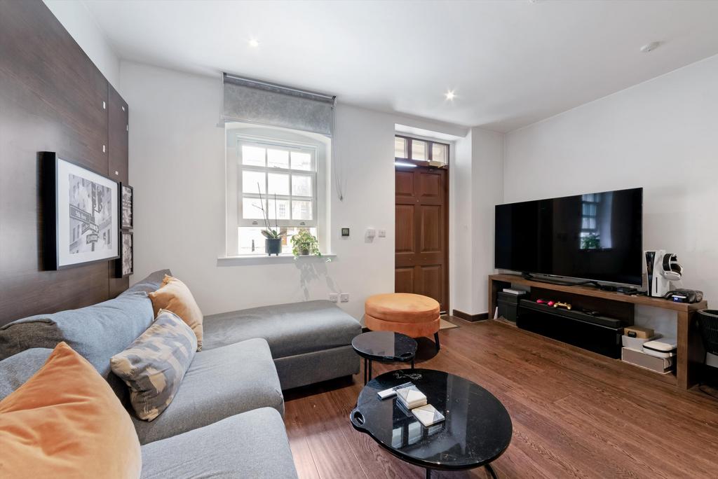 King Henry Terrace, Sovereign Court... 1 bed flat - £1,647 pcm (£380 pw)