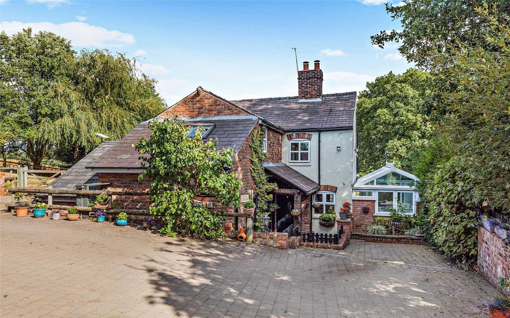 Graveyard Lane, Mobberley, Knutsford... 3 bed detached house - £3,000 ...