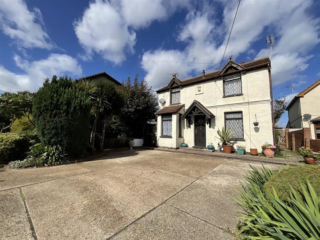 Runwell Road, Wickford, Essex 3 bed detached house for sale - £465,000