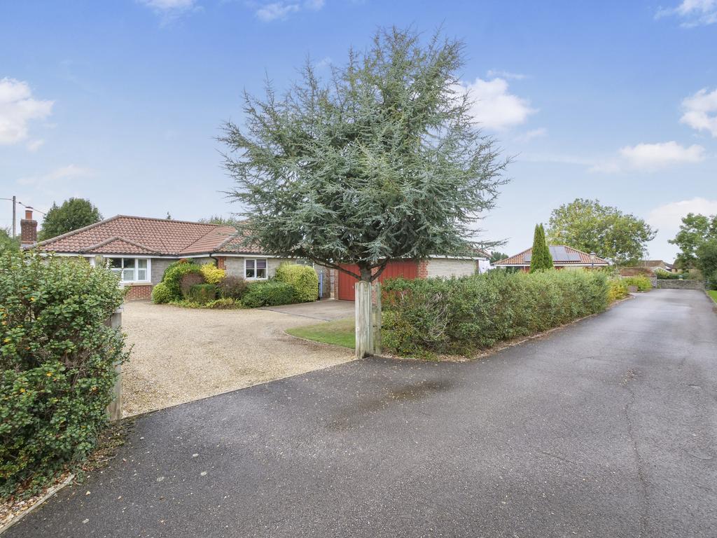 Bibberne Row, Stalbridge 4 bed bungalow for sale - £575,000