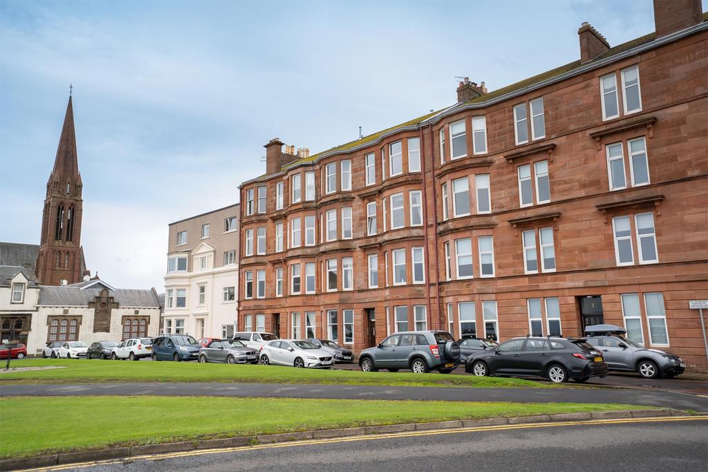 Bath Street, Largs KA30 2 bed flat - £139,000