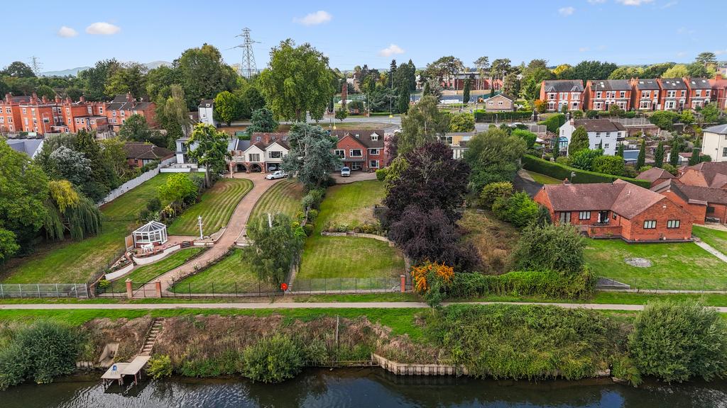 Worcester WR2 5 bed detached house - £750,000