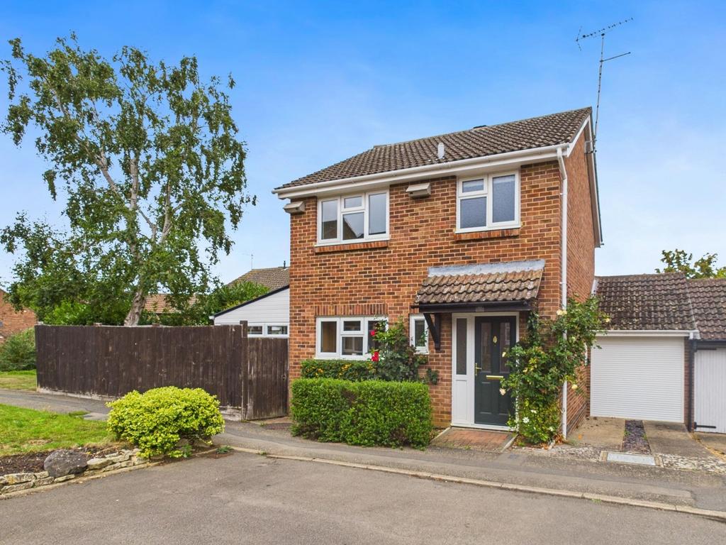 Windsor Close, Towcester, NN12 3 bed detached house - £340,000
