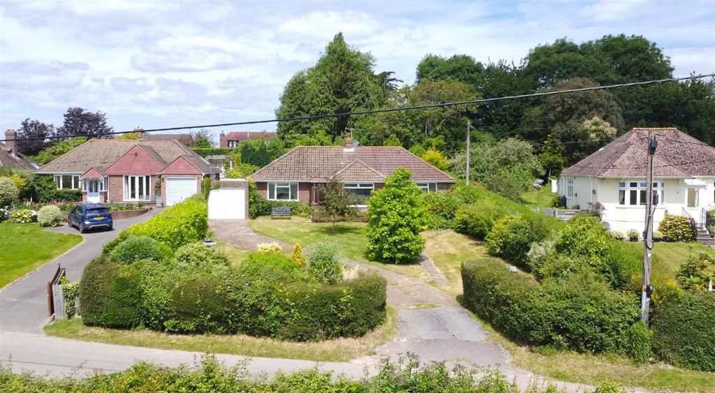 New Road, Mill Corner, Northiam 3 bed detached bungalow - £490,000