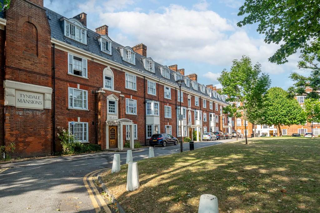 Upper Street, Islington, London, N1 2 bed apartment - £650,000