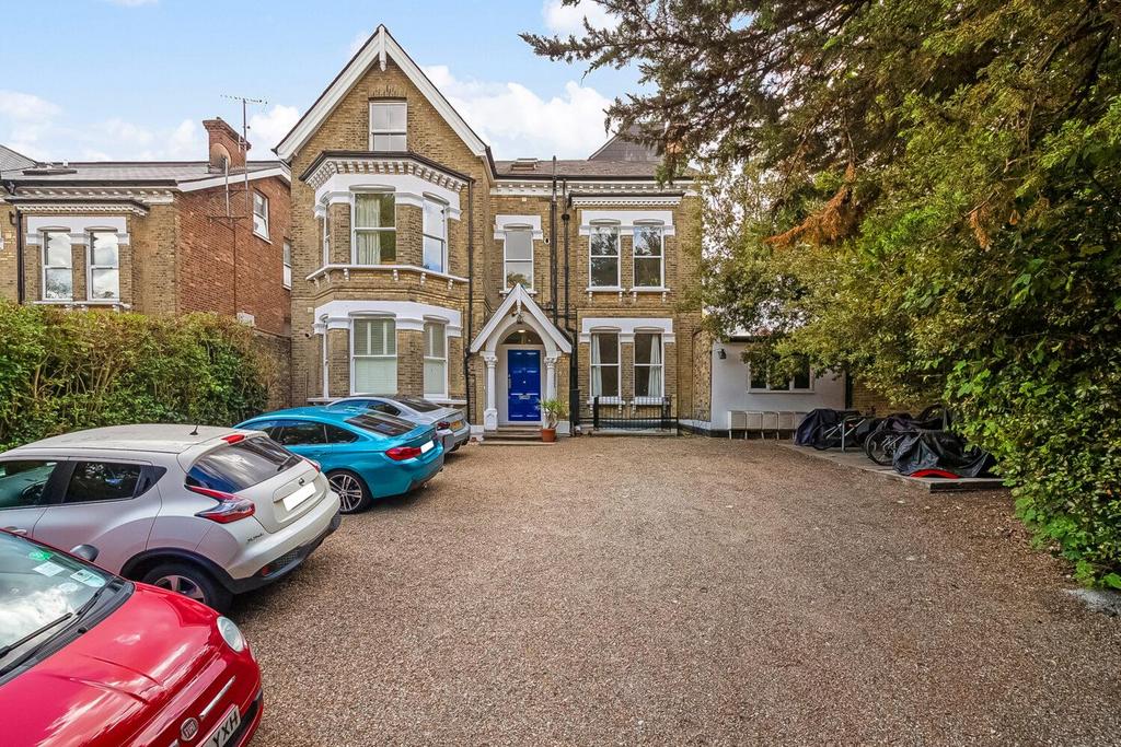 Palace Road, Lambeth, London, SW2 2 bed flat for sale - £450,000