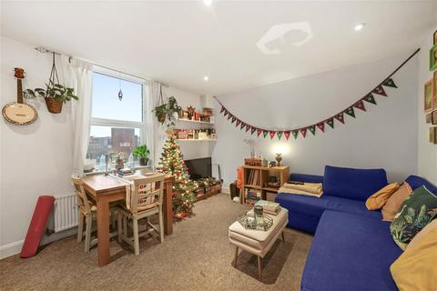 Houses to rent in Woolwich | OnTheMarket