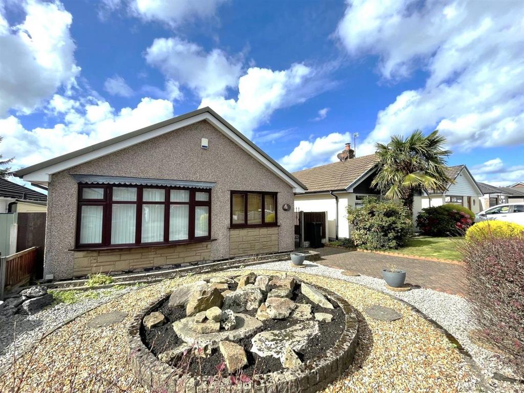 Clive Road, Westhoughton, Bolton 2 bed detached bungalow - £225,000
