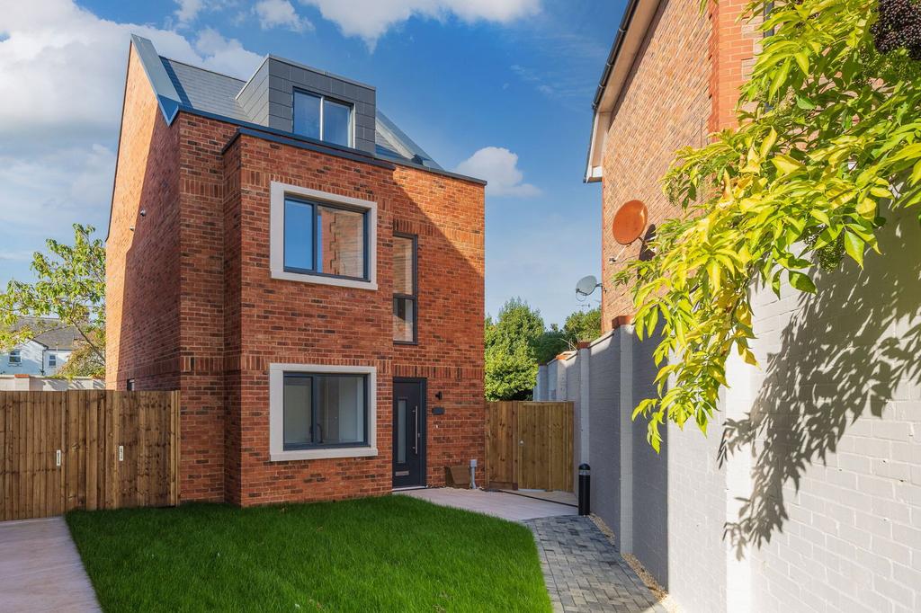 Priory Street, Tonbridge, TN9 2AW 3 bed detached house for sale - £650,000