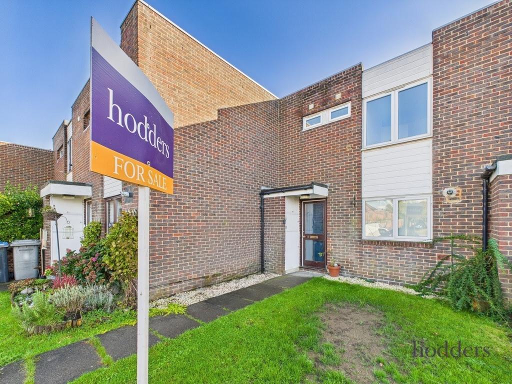 Cedar Court, Tringham Close... 3 bed terraced house for sale - £375,000