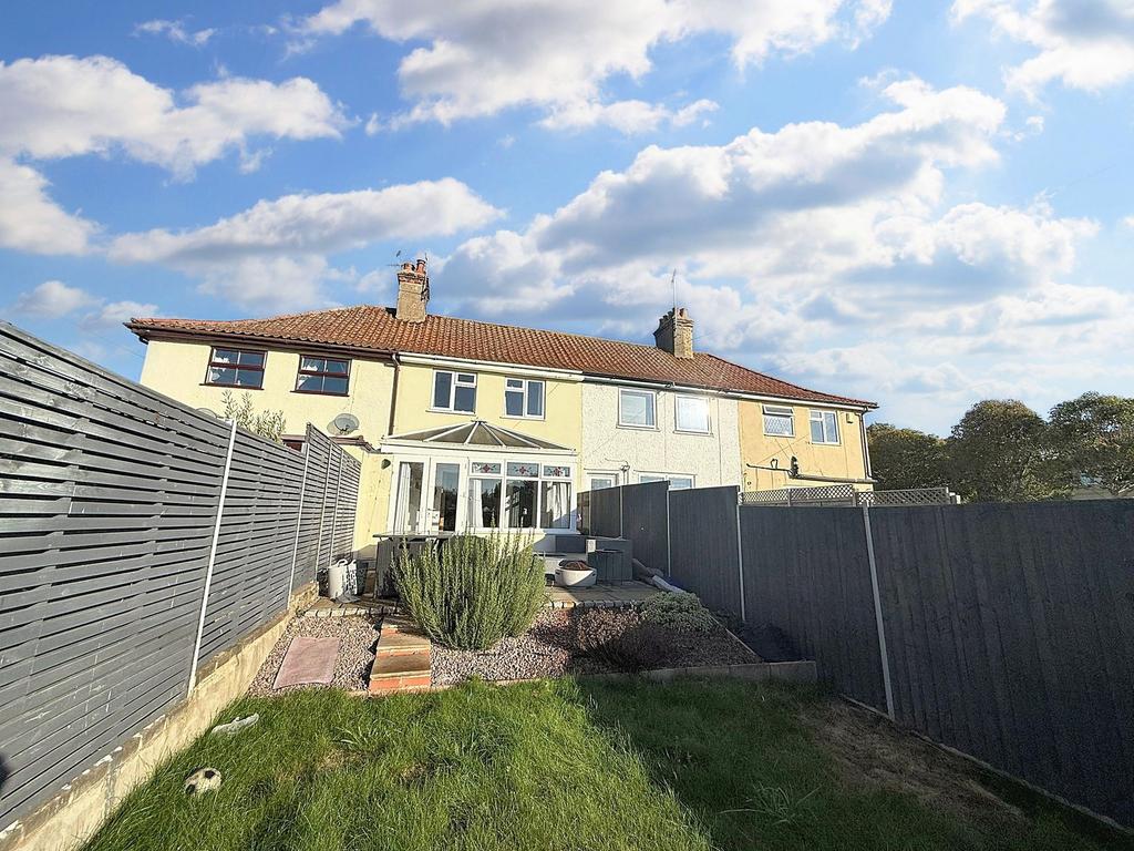 Abbey Walk, Crowland, PE6 3 bed terraced house - £1,050 pcm (£242 pw)