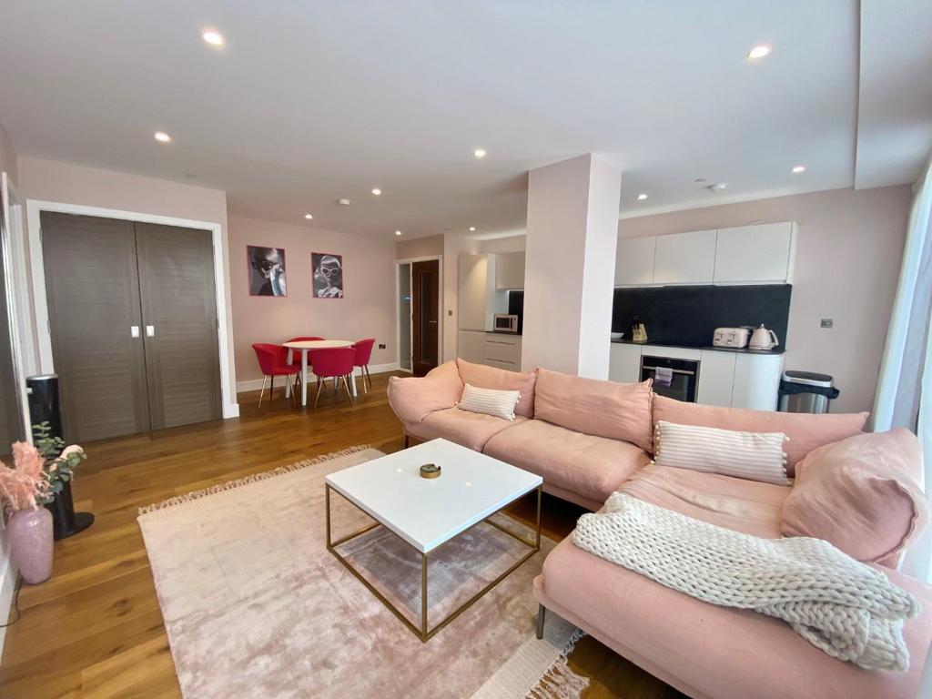 Ryedale House, York 2 bed apartment - £2,000 pcm (£462 pw)