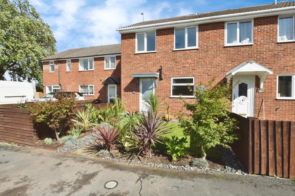 Airedale Road, Stamford 2 bed terraced house - £975 pcm (£225 pw)